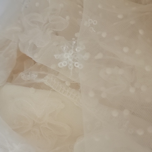 Mable | Dresses | Amable By Mable Grand Entrance Dress Ivory Lace ...